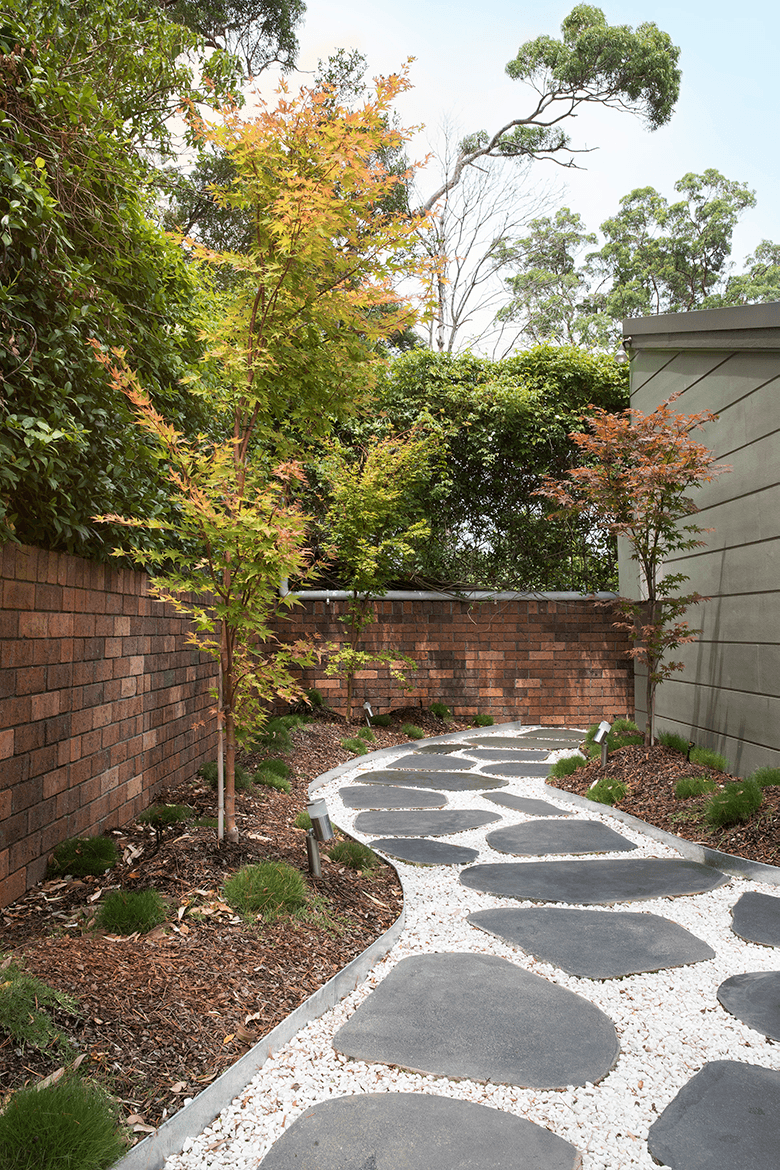 10 creative ways to use pebbles for landscaping