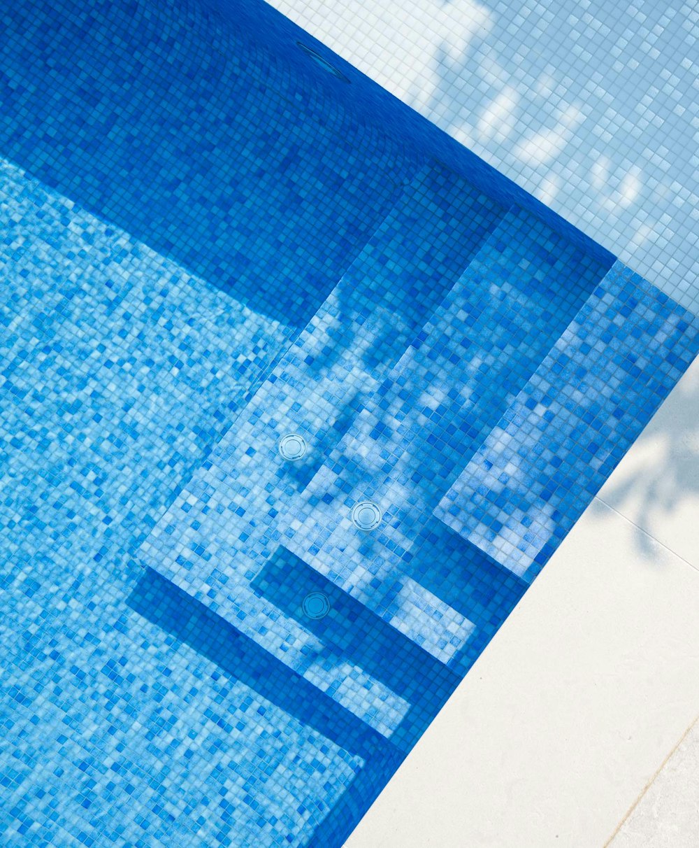 How to Choose the Right Pool Tiles