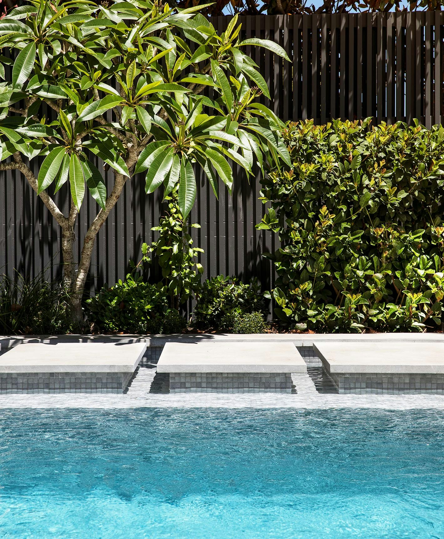 How to Choose the Right Pool Tiles