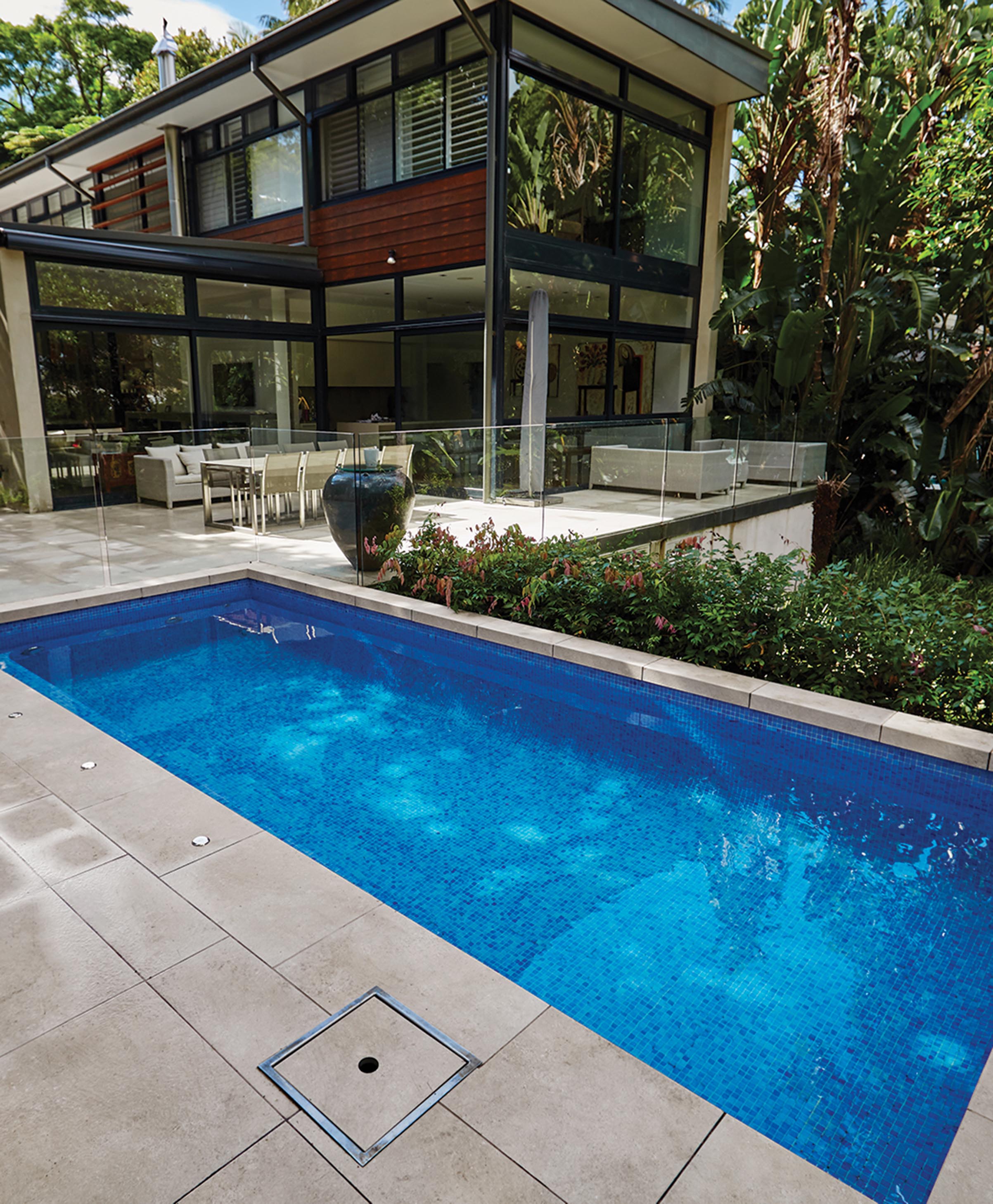 How to Choose the Right Pool Tiles