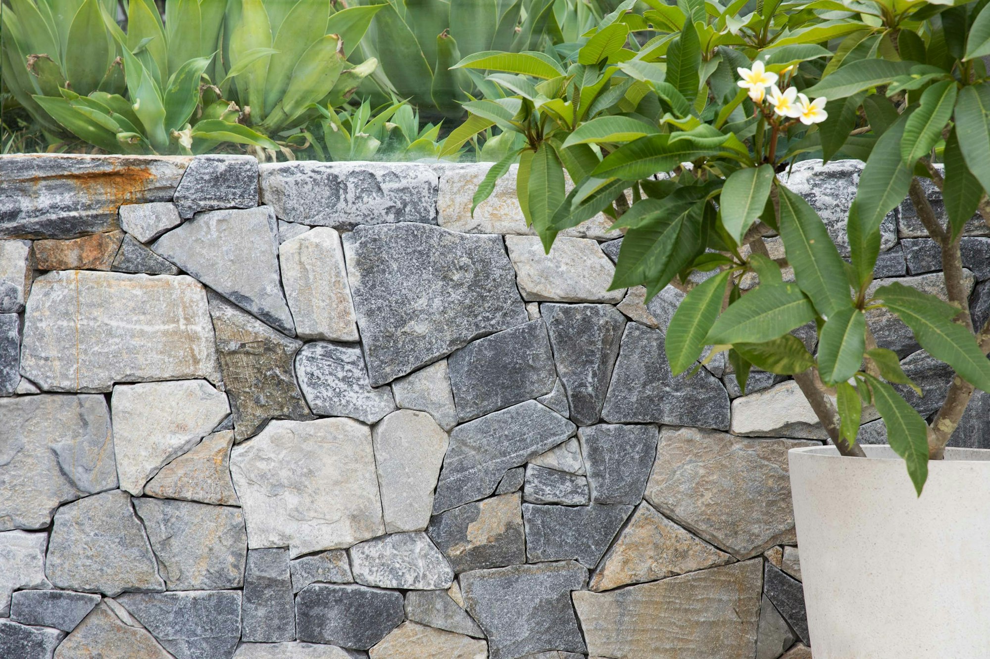 Advantages of natural stone wall cladding