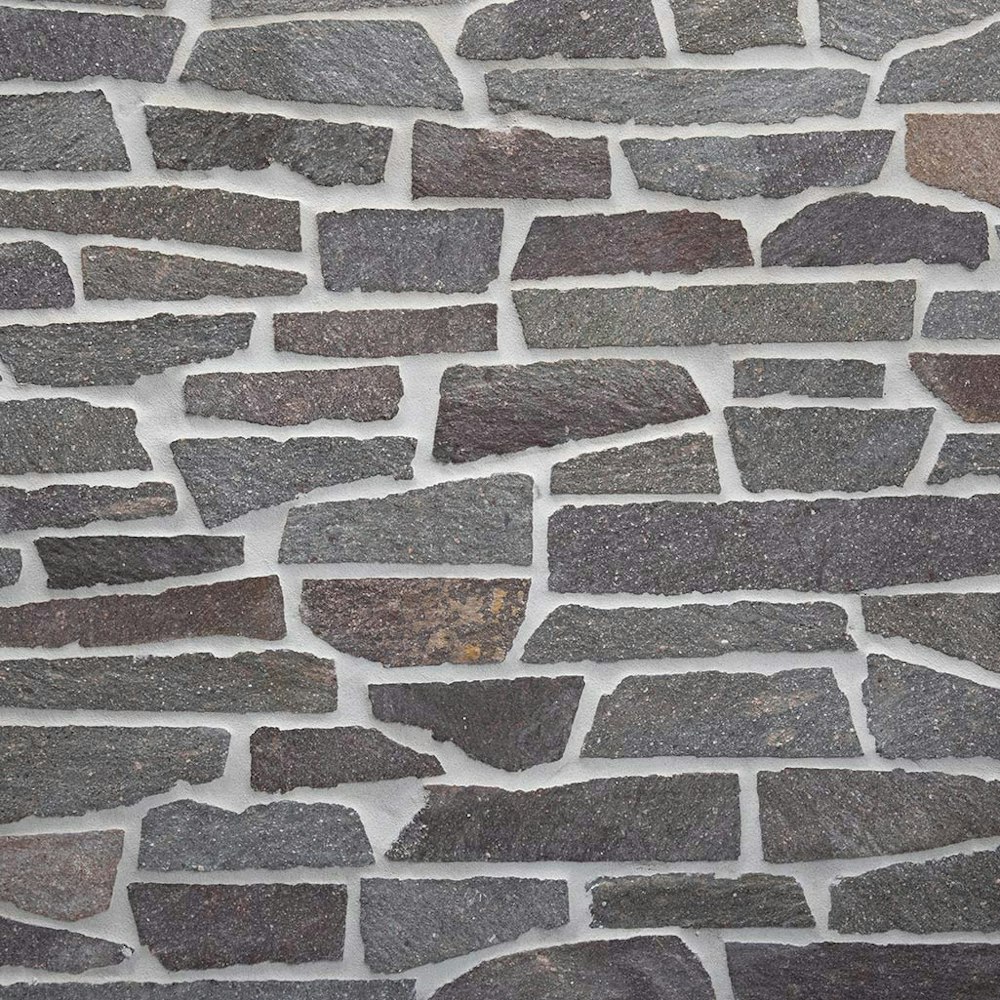 Artisan Exterior | Porphyry Filetti Split Loose Cobblestones