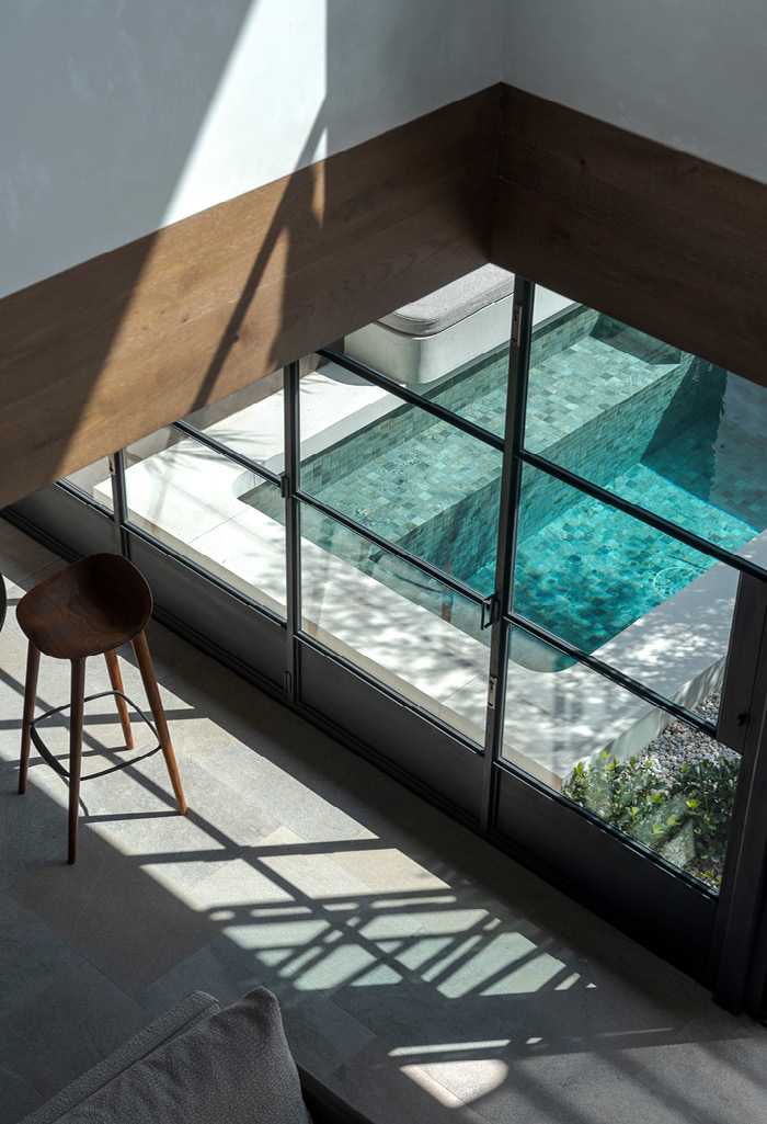 Artisan Exterior | Trace Spanish Glass Pool Tiles & Mosaics