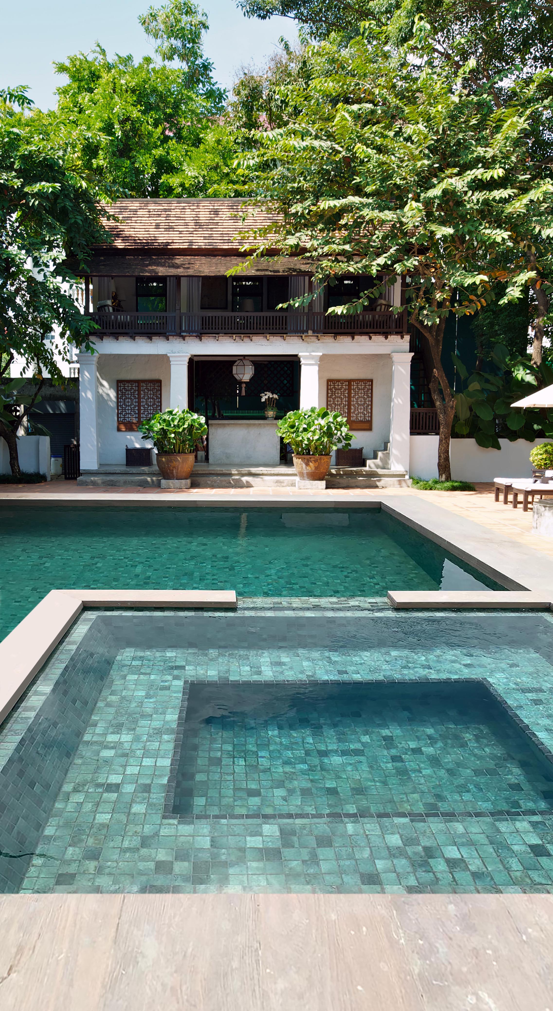 Artisan Exterior | Trace Spanish Glass Pool Tiles & Mosaics