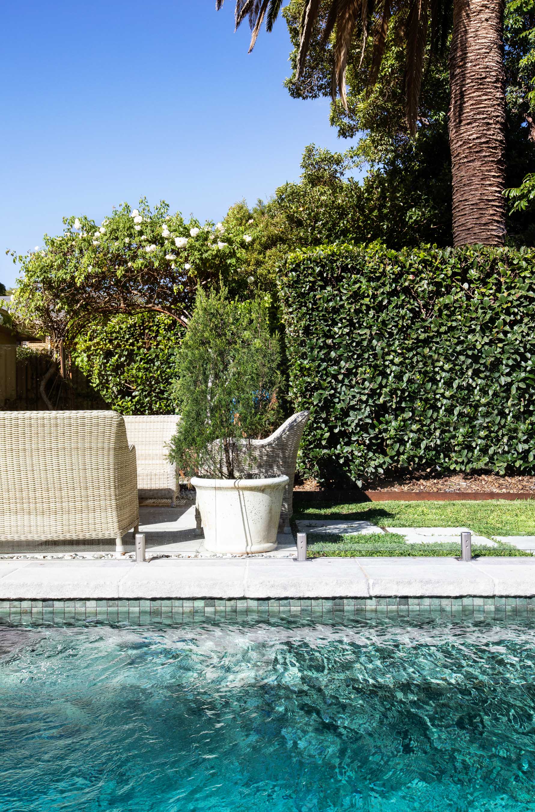 Artisan Exterior | Trace Spanish Glass Pool Tiles & Mosaics