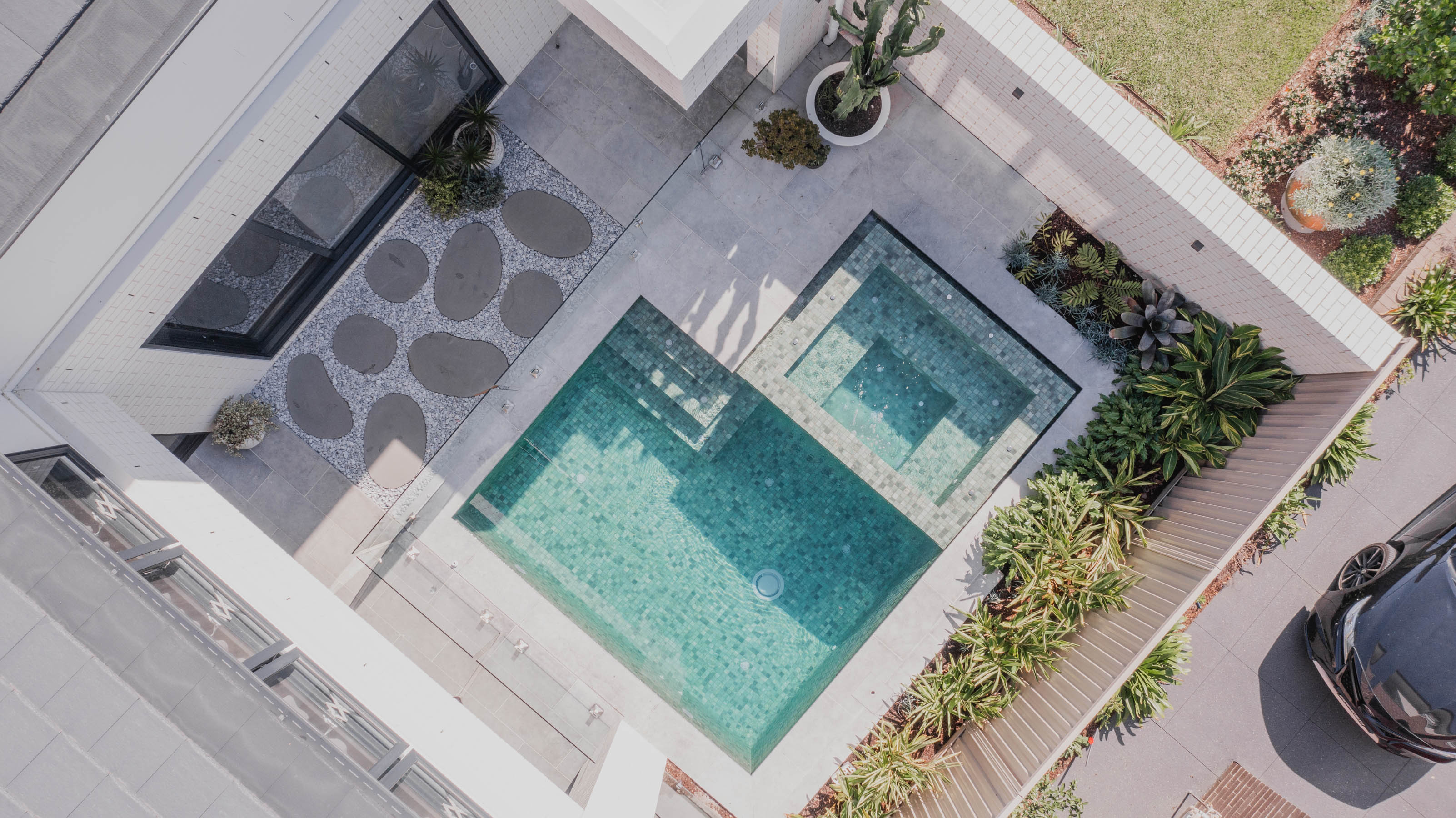 Artisan Exterior | Trace Spanish Glass Pool Tiles & Mosaics