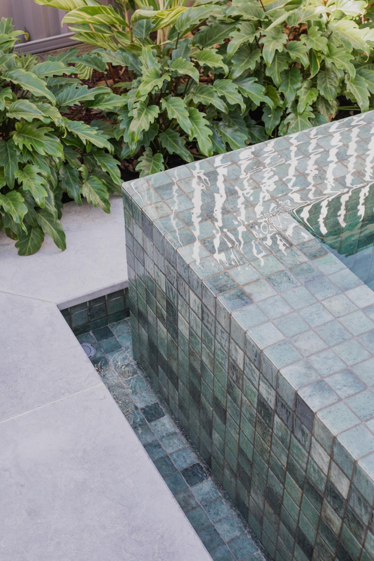 Artisan Exterior | Trace Spanish Glass Pool Tiles & Mosaics