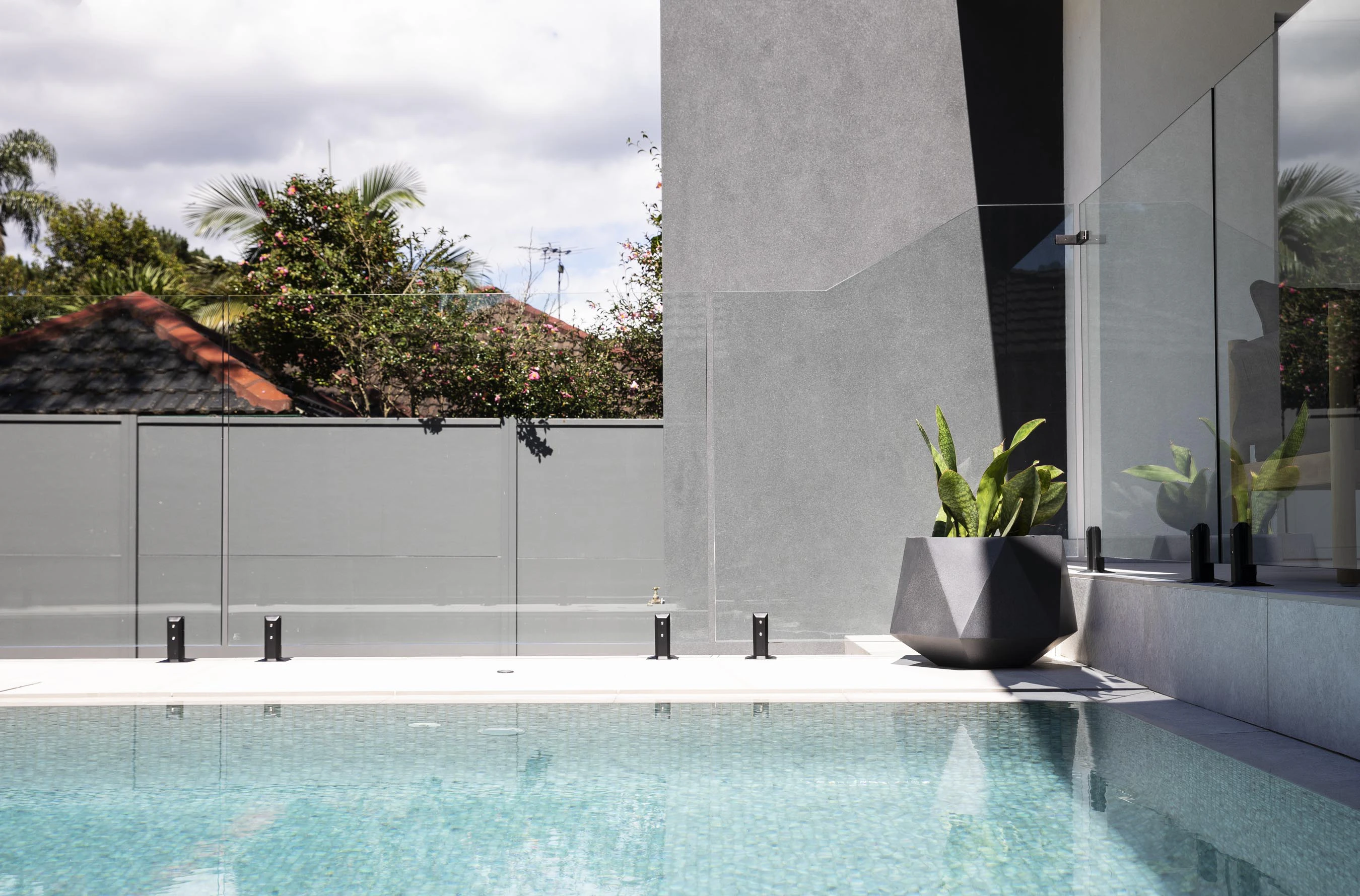 Artisan Exterior | Shore Spanish Glass Pool Tiles & Mosaics