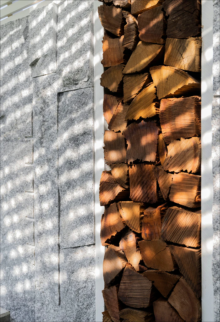 Artisan Exterior | Preikestolen Vertical Stone Wall Cladding