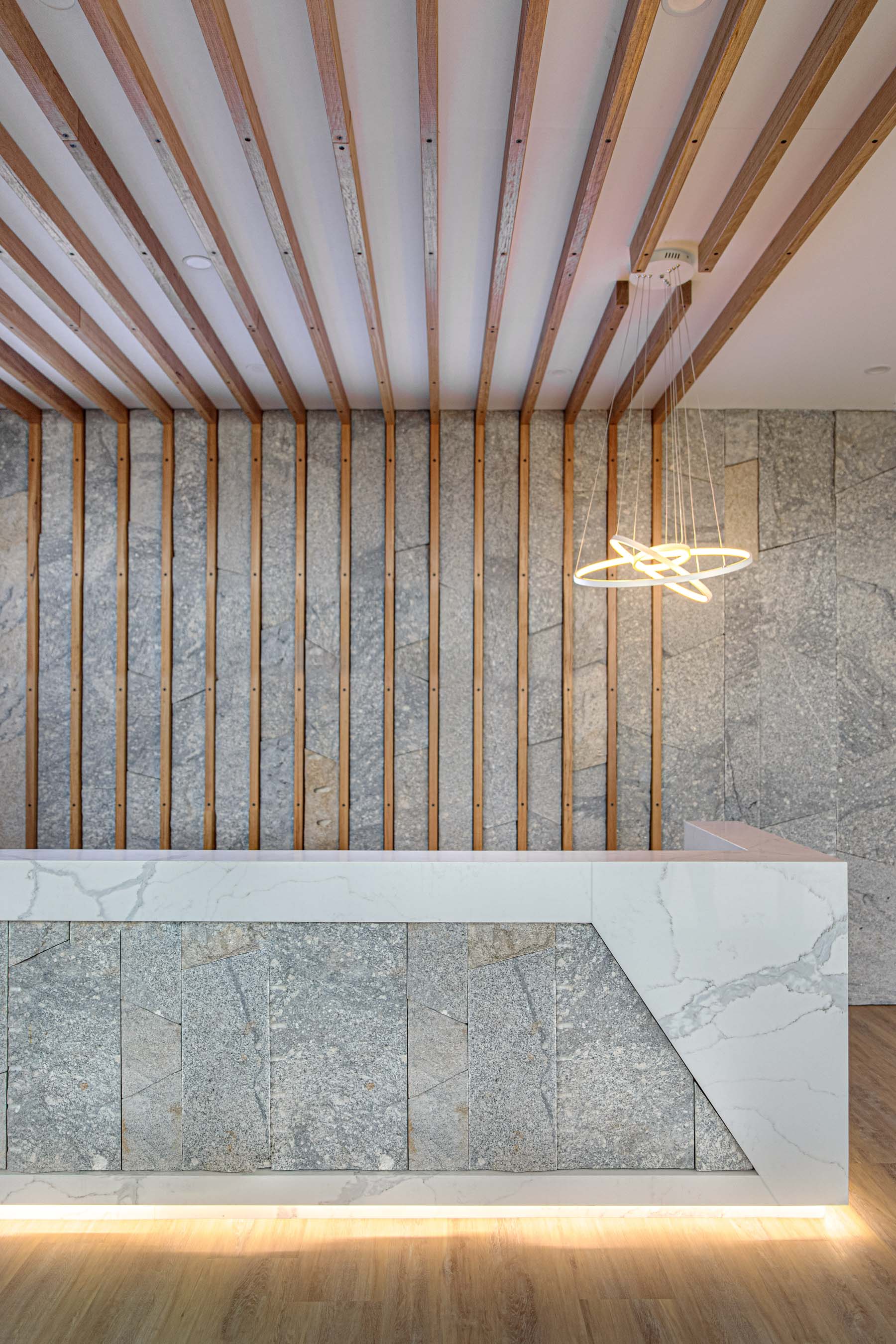 Artisan Exterior | Preikestolen Vertical Stone Wall Cladding