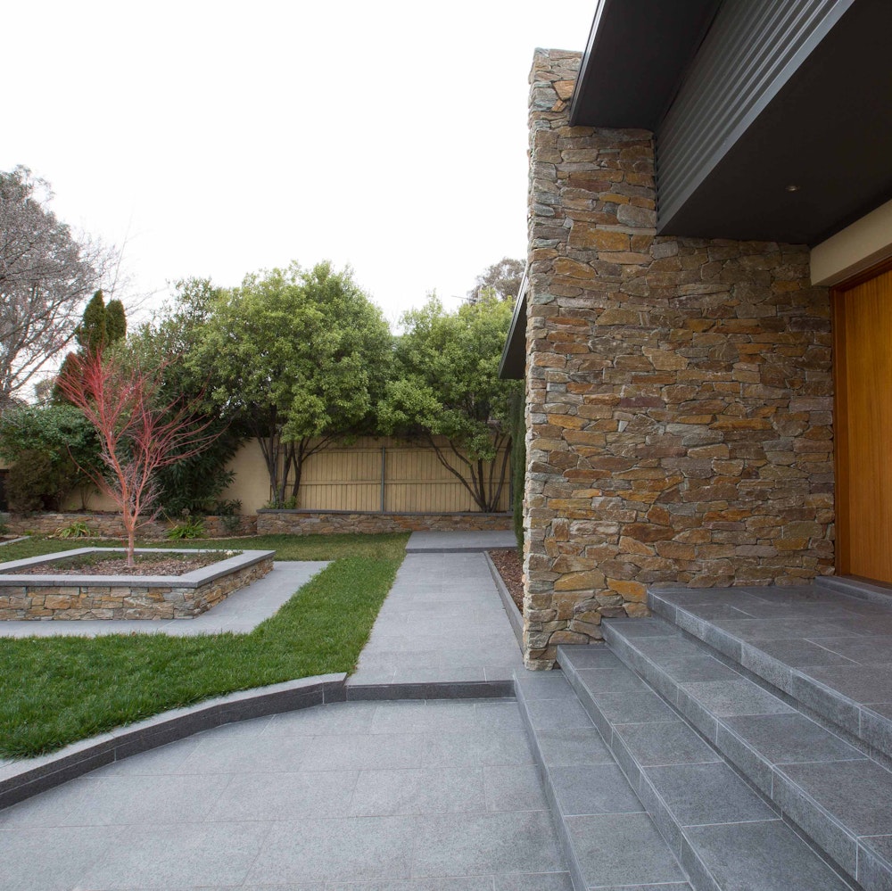 Artisan Exterior | Cottage Organic Stone Wall Cladding
